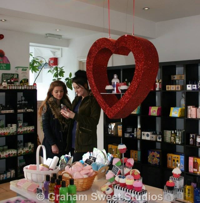 Valentine Heart VM Display Shelves. Decorations for instore, window ...